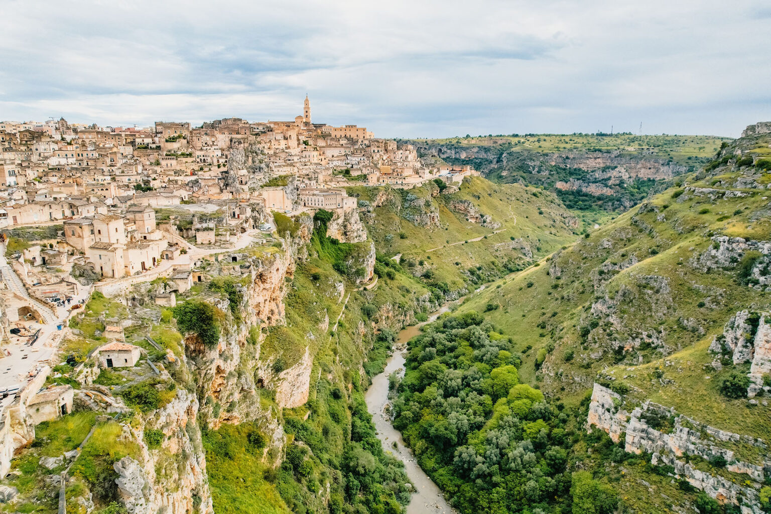 Paesaggi italiani: le Murge e lo spettacolare scenario delle gravine ...